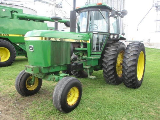 1982 JD 4240 Tractor | Online Auctions | Proxibid