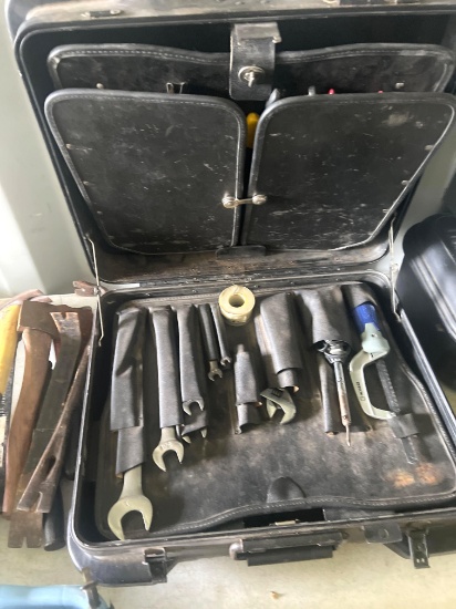 Tool Carrying Kit with Tools | Heavy Construction Equipment Light ...