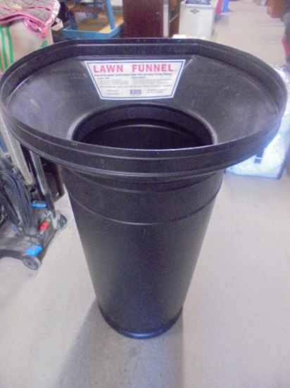 Lawn Funnel For Paper Yard Waste Bags | Online Auctions | Proxibid