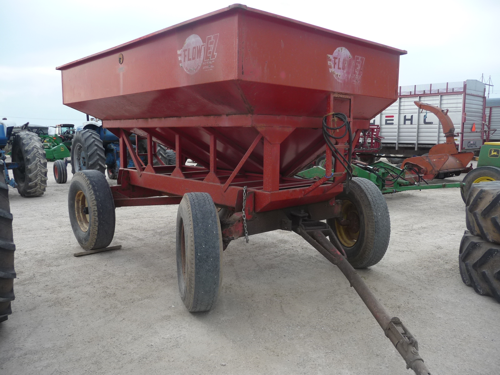 EZ Flow gravity box w/gear | Proxibid