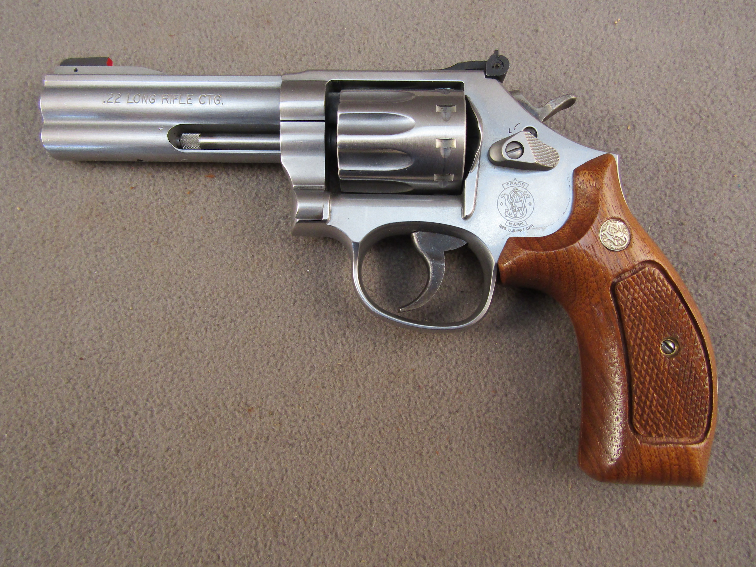 handgun: S&W Model 617-6, Revolver, .22LR, 10 | Proxibid