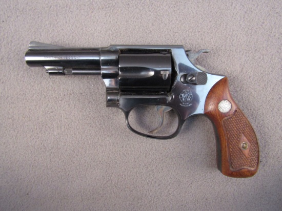 handgun: S&W Model 36, Revolver, .38S&W, 5 shot, 3" barrel, S#428313 ...