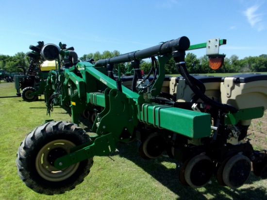 Great Plains mdl 3P4025AH 12 row wide twin row Stack Fold Vacuum ...