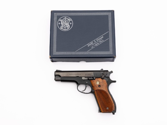Smith & Wesson Model 439 9mm Semi-Auto Pistol | Guns & Military Artifacts Handguns & Pistols ...