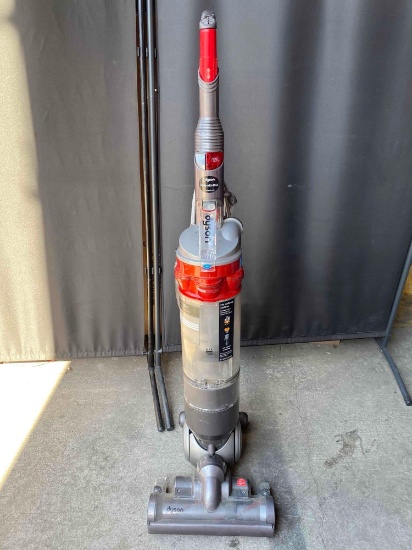 Dyson DC18 Slim Vacuum | Online Auctions | Proxibid