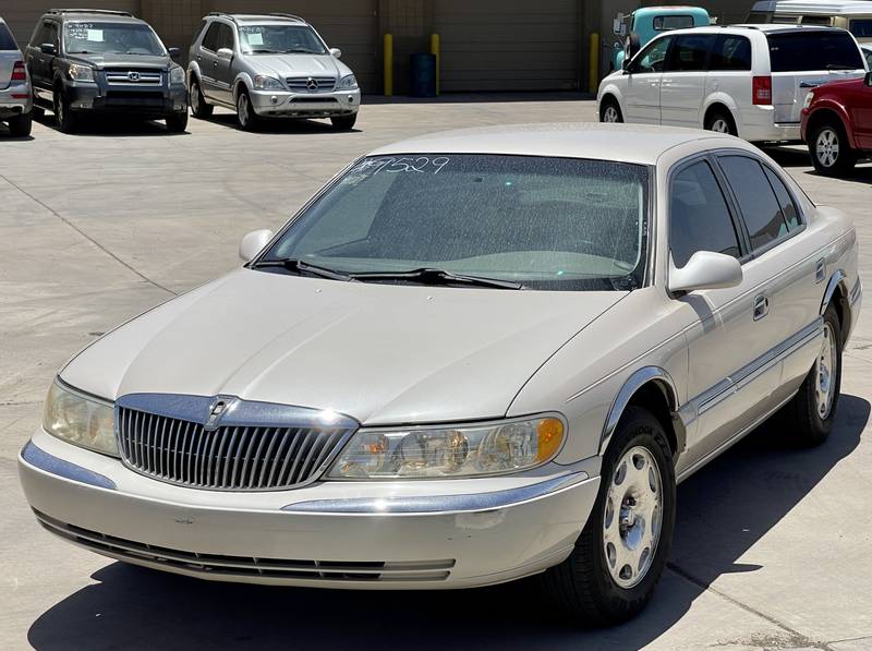 1999 Lincoln Sedan