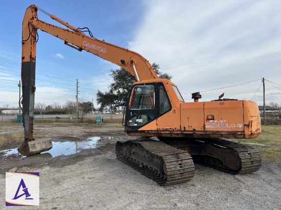 Daewoo 220 LC-V Long Reach Excavator with Bucket | Heavy Construction ...