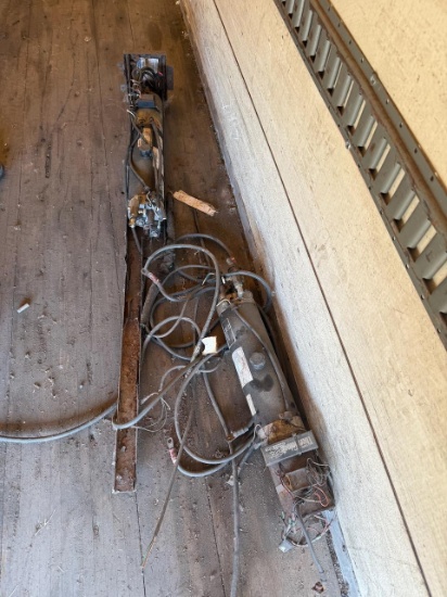 HEATH LOCATION- Lift gate motors, unknown condition | Industrial ...