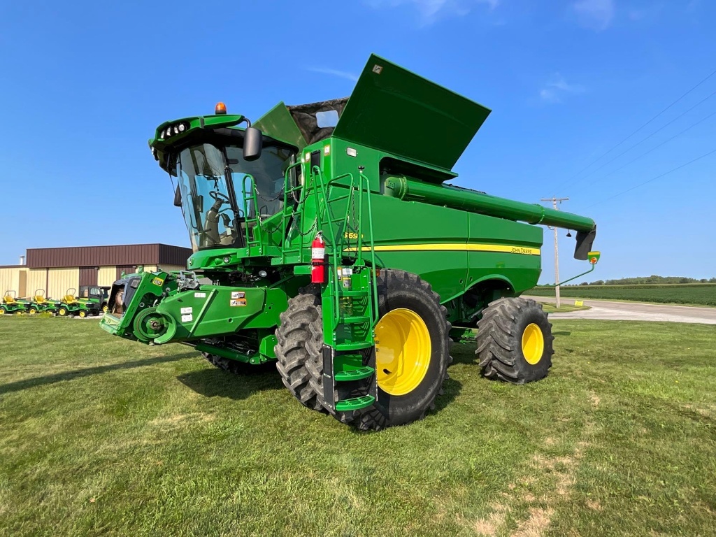 John Deere Combine S690