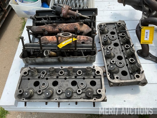 (2) Hemi heads, valve covers, and rocker arm assemblies | Cars ...