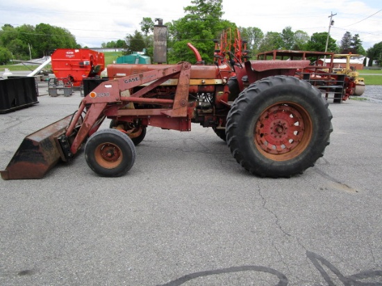 IH 666 Tractor With 2250 Case/IH Loader & Quick Attach Bucket 18.4 x 34 ...