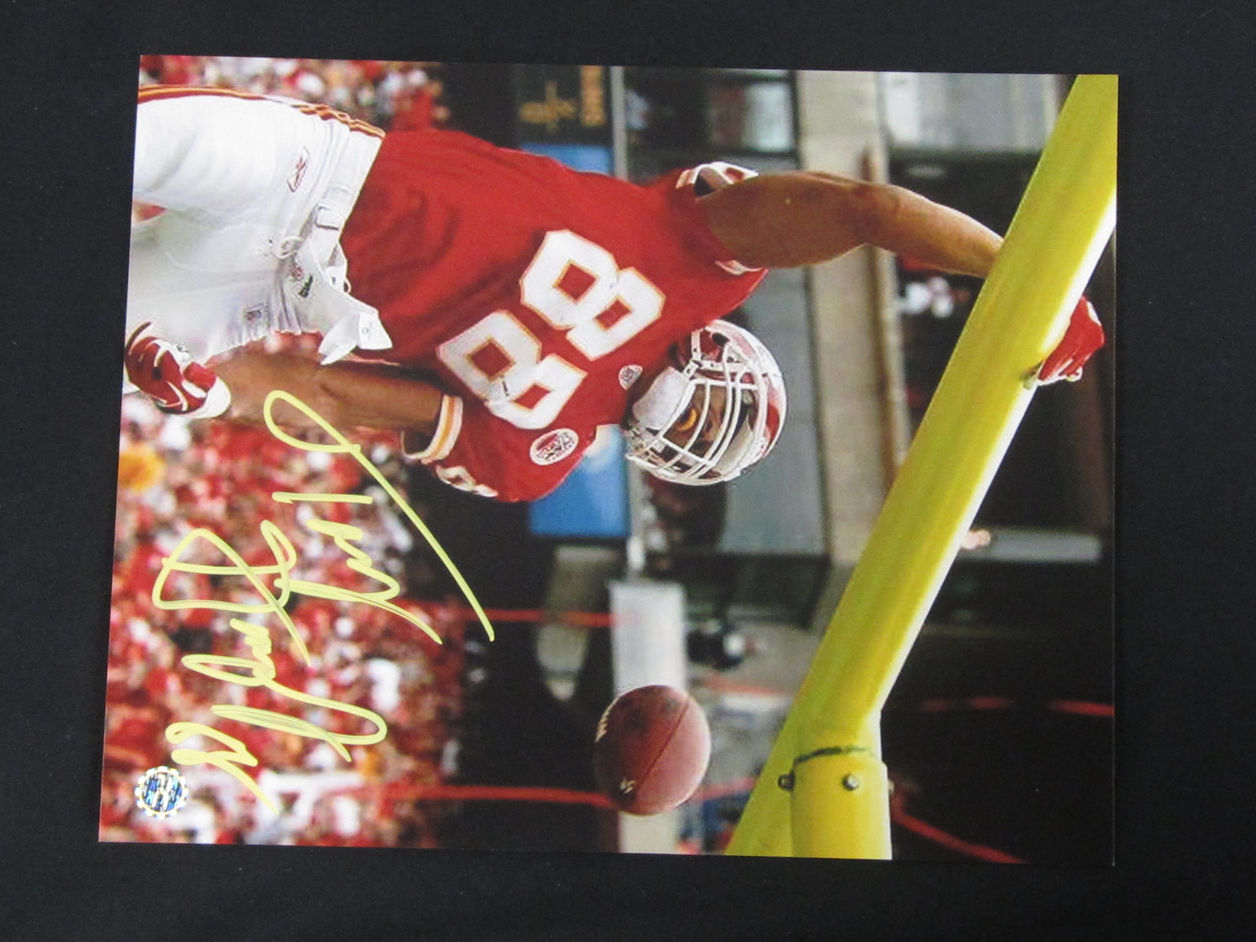 TONY GONZALEZ SIGNED 8X10 PHOTO WITH COA CHIEFS | Proxibid