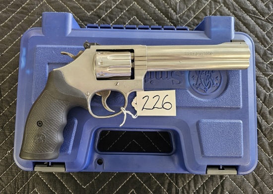 Smith & Wesson Model 648 .22 WMR Revolver | Online Auctions | Proxibid