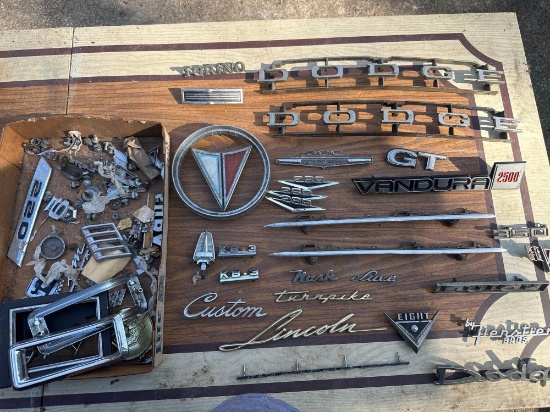 Flat #6 of OEM Chrome Auto Marquee Name Plates | Online Auctions | Proxibid