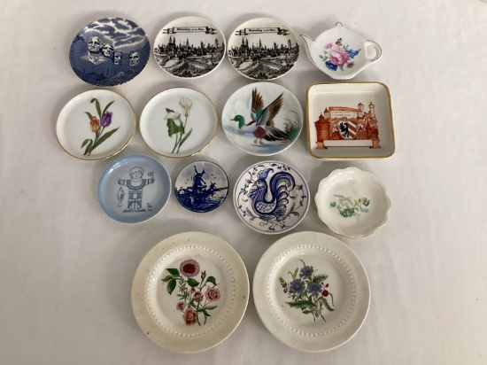 Small Plates, Butter Pats, and Tea Bag Saucers | Online Auctions | Proxibid