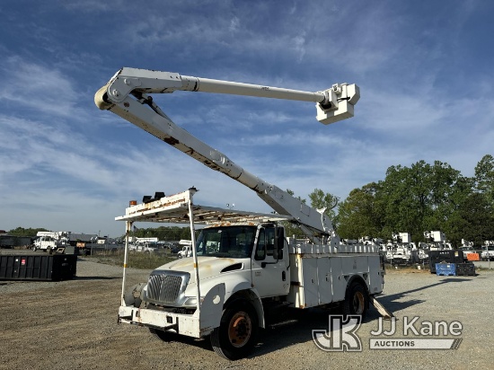 Altec AA755L, Bucket Truck rear mounted on 2005 International 4300 ...