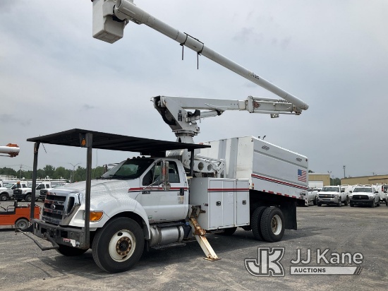 Altec LR760-E70, Over-Center Elevator Bucket mounted behind cab on 2015 Ford F750 Chipper Dump ...