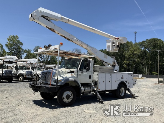 Altec AA755L-MH, Material Handling Bucket Truck rear mounted on 2007 ...