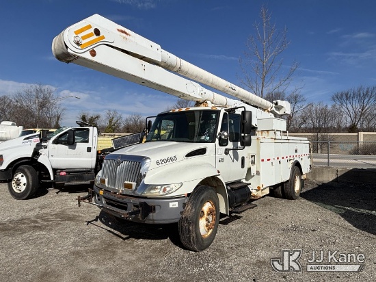 Altec AA755L, Material Handling Bucket Truck rear mounted on 2004 ...