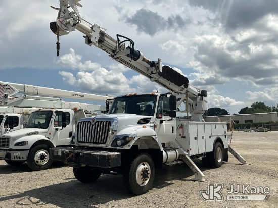 (Fayetteville, NC) Altec DC47-TR, Digger Derrick rear mounted on 2013 ...
