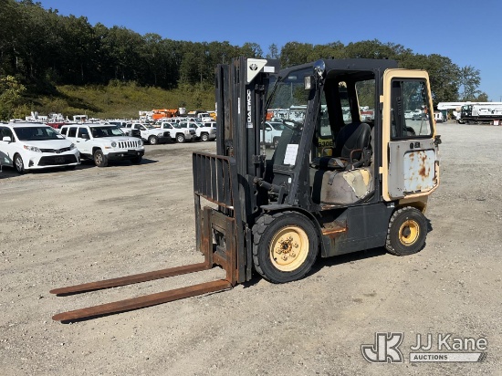 (Shrewsbury, MA) 1999 Daewoo G30E-3 Rubber Tired Forklift Runs, Moves ...
