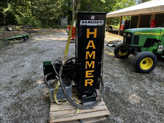 DANUSER HAMMER SM40 POST DRIVER, TRACTOR LOADER MOUNT 500 SERIES JOHN DEERE, COMES WITH VALVE ...