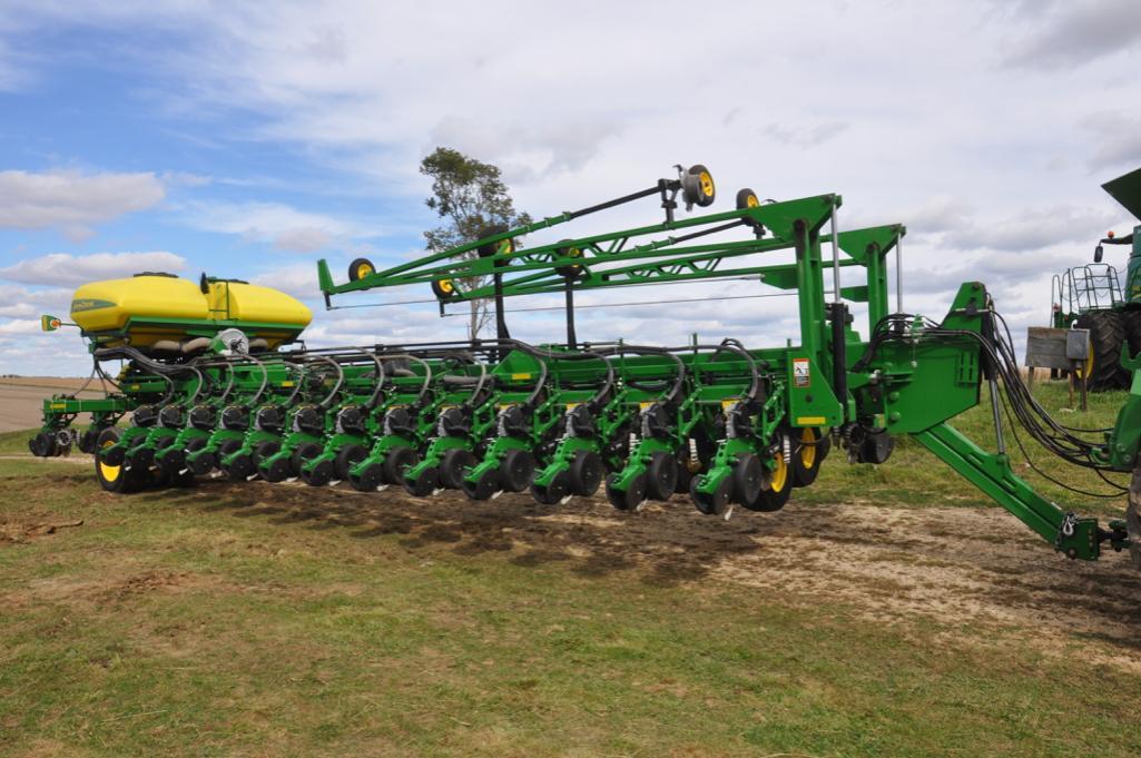 John Deere Db 80 Planter 2014 John Deere DB80 CCS 32 Row 30" Planter