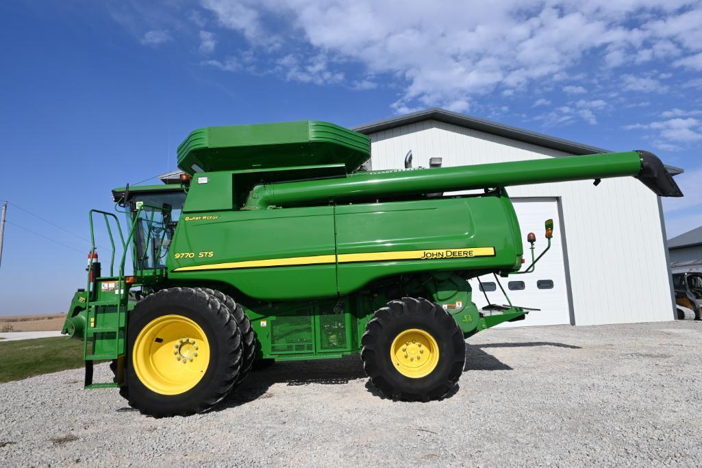 John Deere Combine 9770