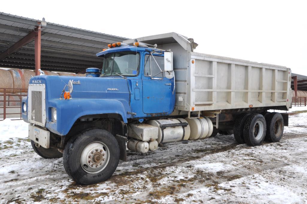 1979 Mack Dump Trucks 2004 Mack CV713 Granite 8x4 Tri/A Dump Truck In