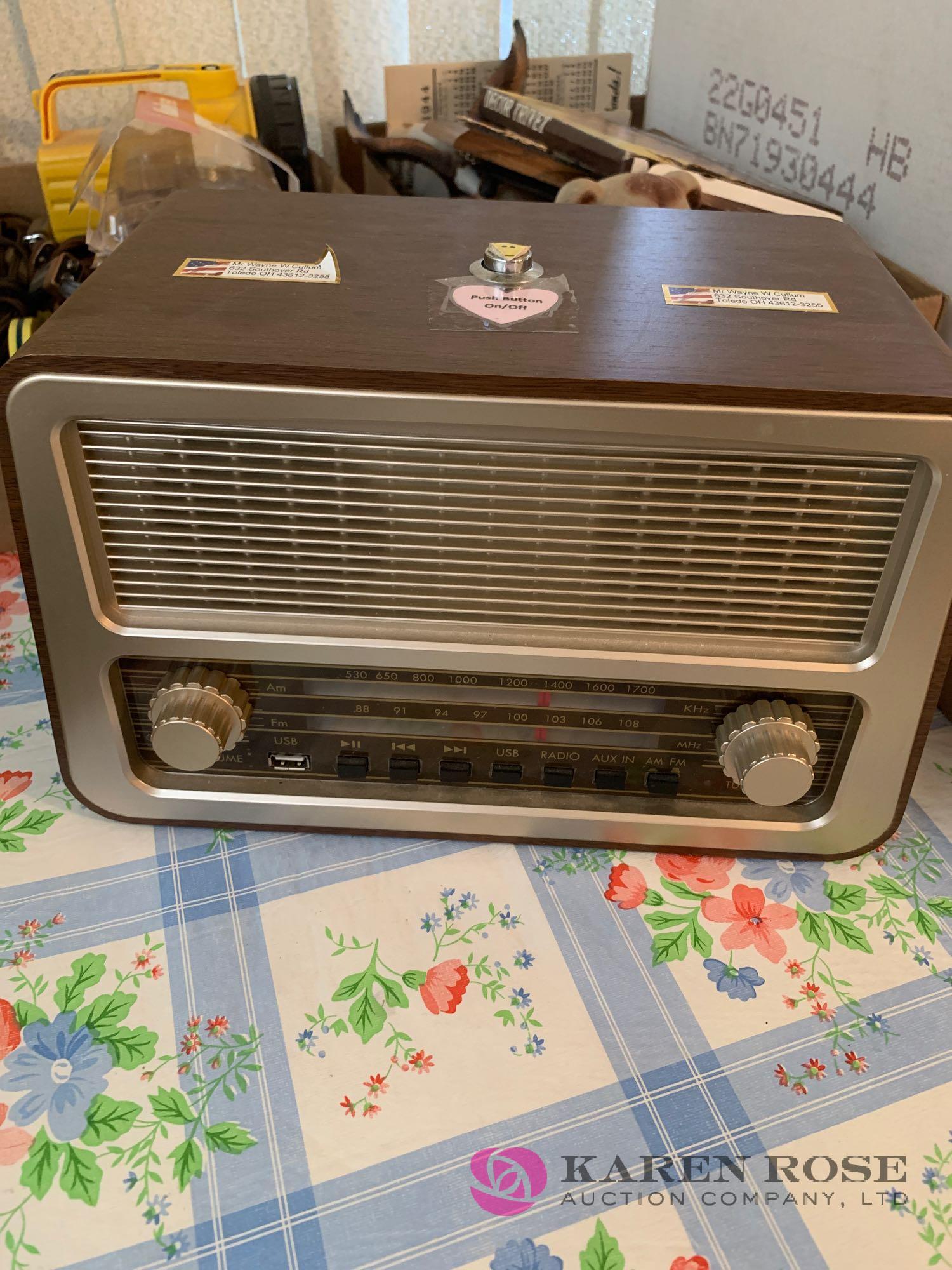 Reproduction of a vintage radio | Proxibid