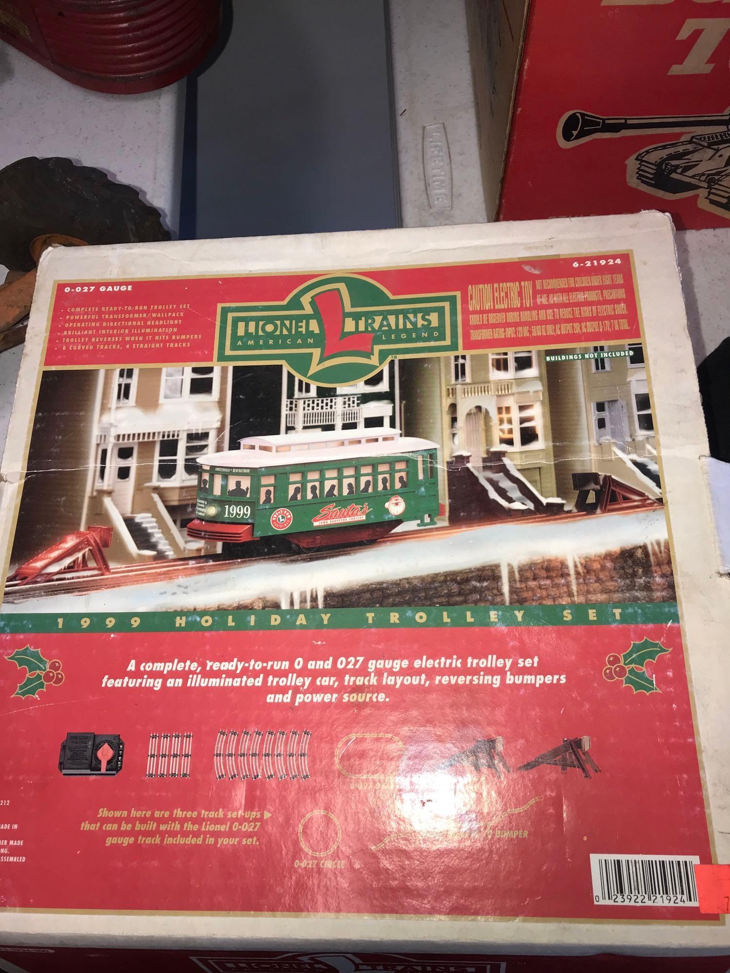 1999 Lionel Holiday trolley set 0-027 gauge | Proxibid