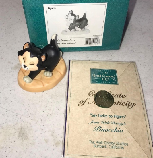 Walt Disney classics collection say hello to Figaro Figurine Pinocchio ...