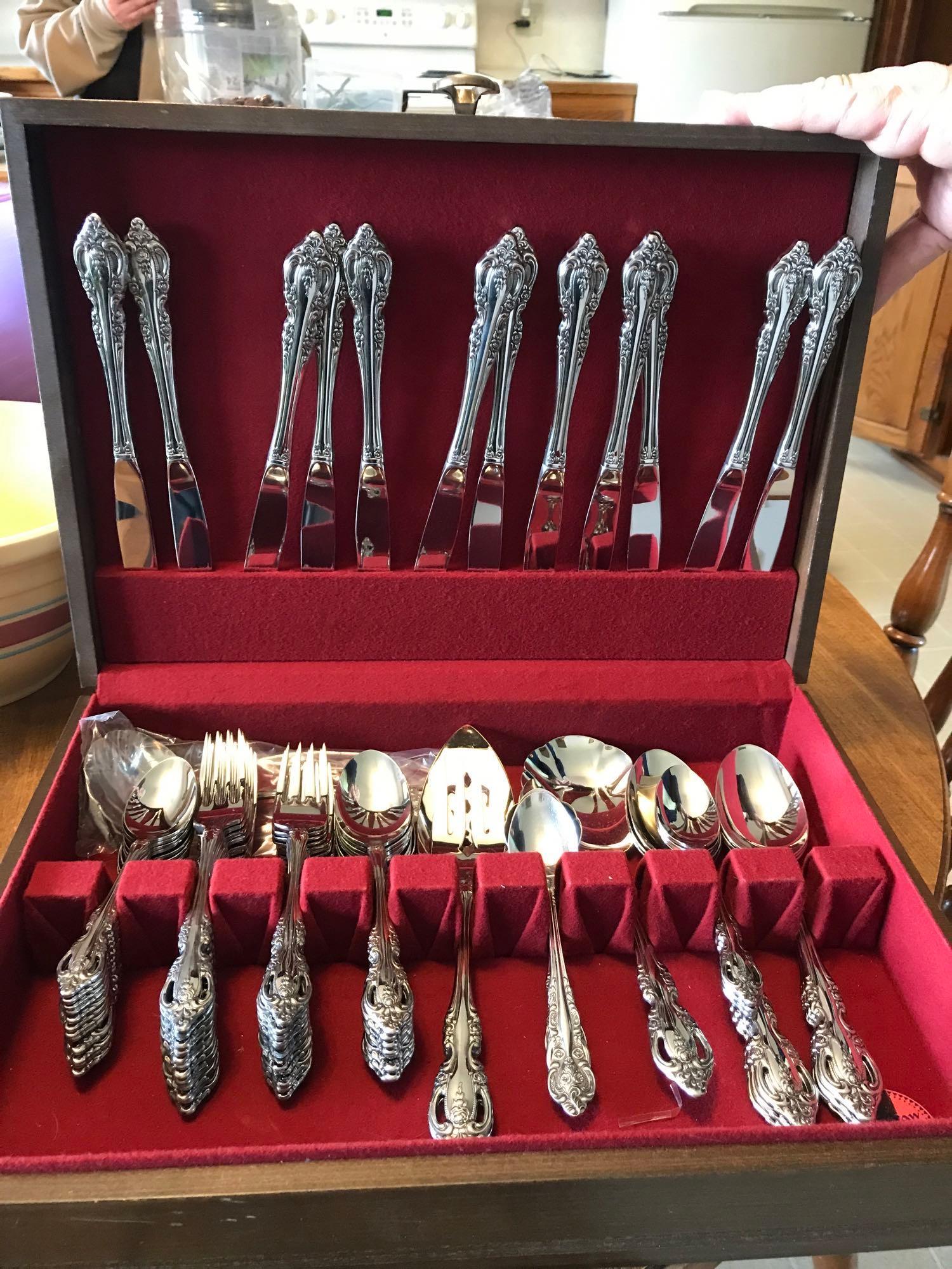 72- piece set Oneida community silverware in box | Proxibid