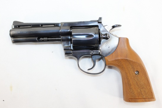 Colt Diamondback .38 SPL Cal. 6-Shot Double Action Revolver w/4" Vent ...