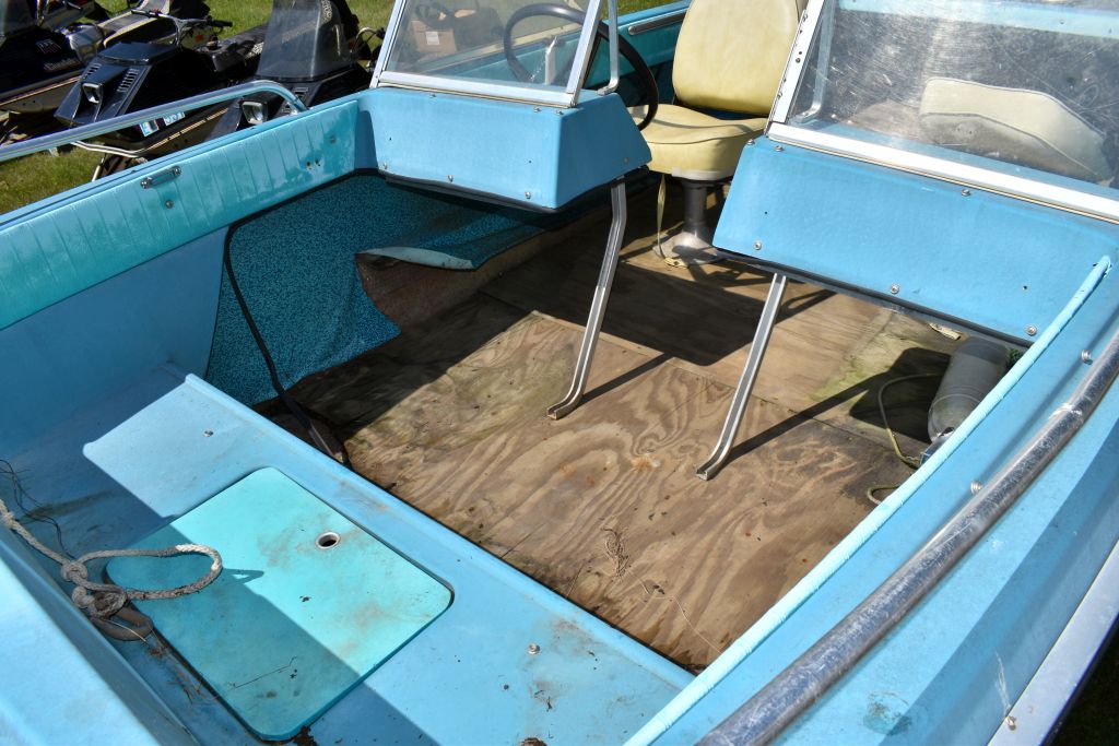 Fiberglass Tri Hull Boats 65 Lyn Craft 15' Fiberglass Boat Member