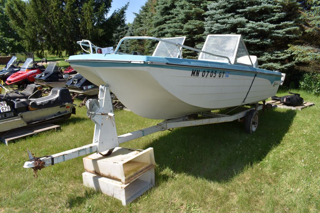 Fiberglass Tri Hull Boats 65 Lyn Craft 15' Fiberglass Boat Member