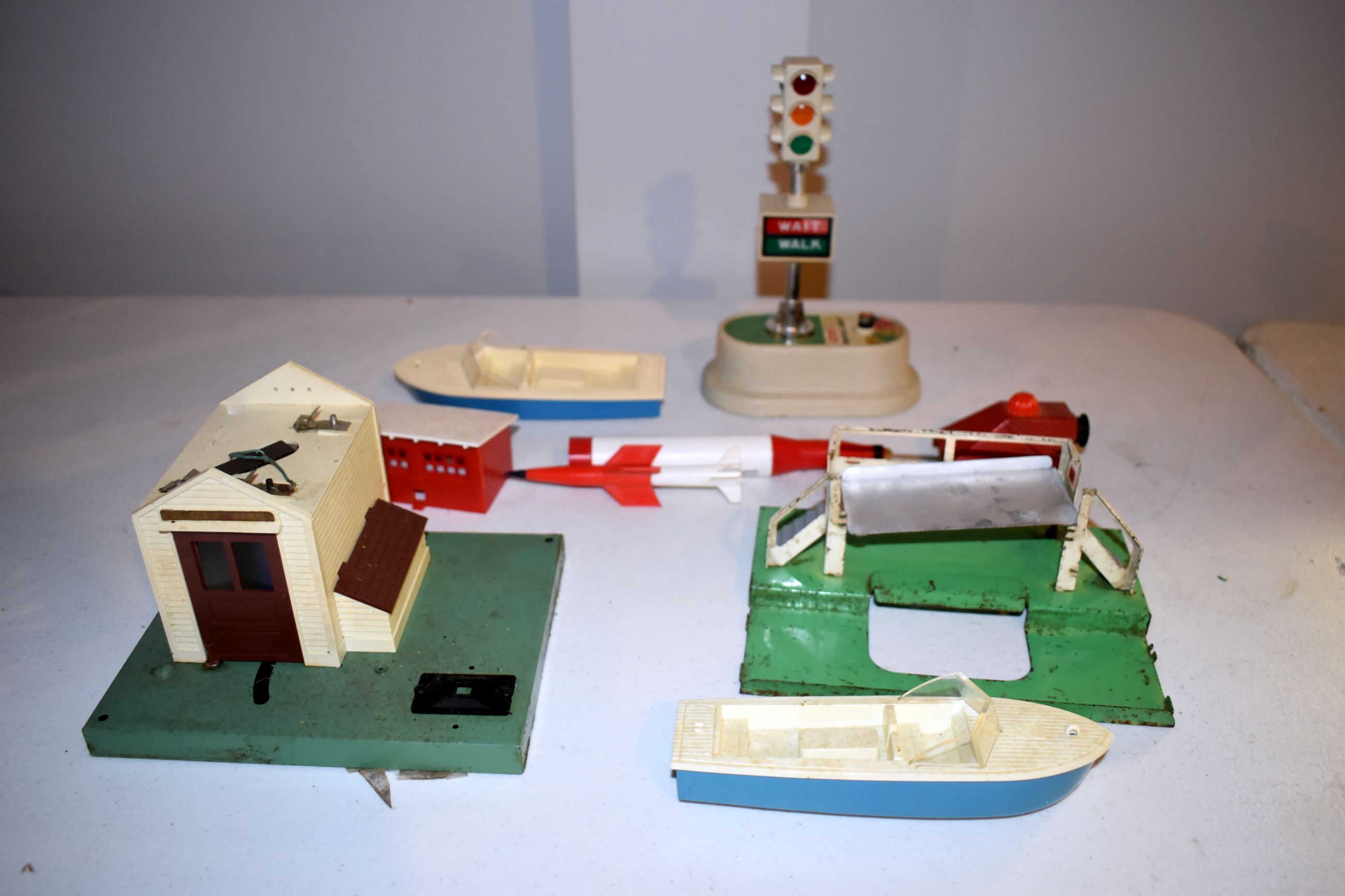 Plastic Boat, Buddy L Traffic Light Plastic, Hut, | Proxibid