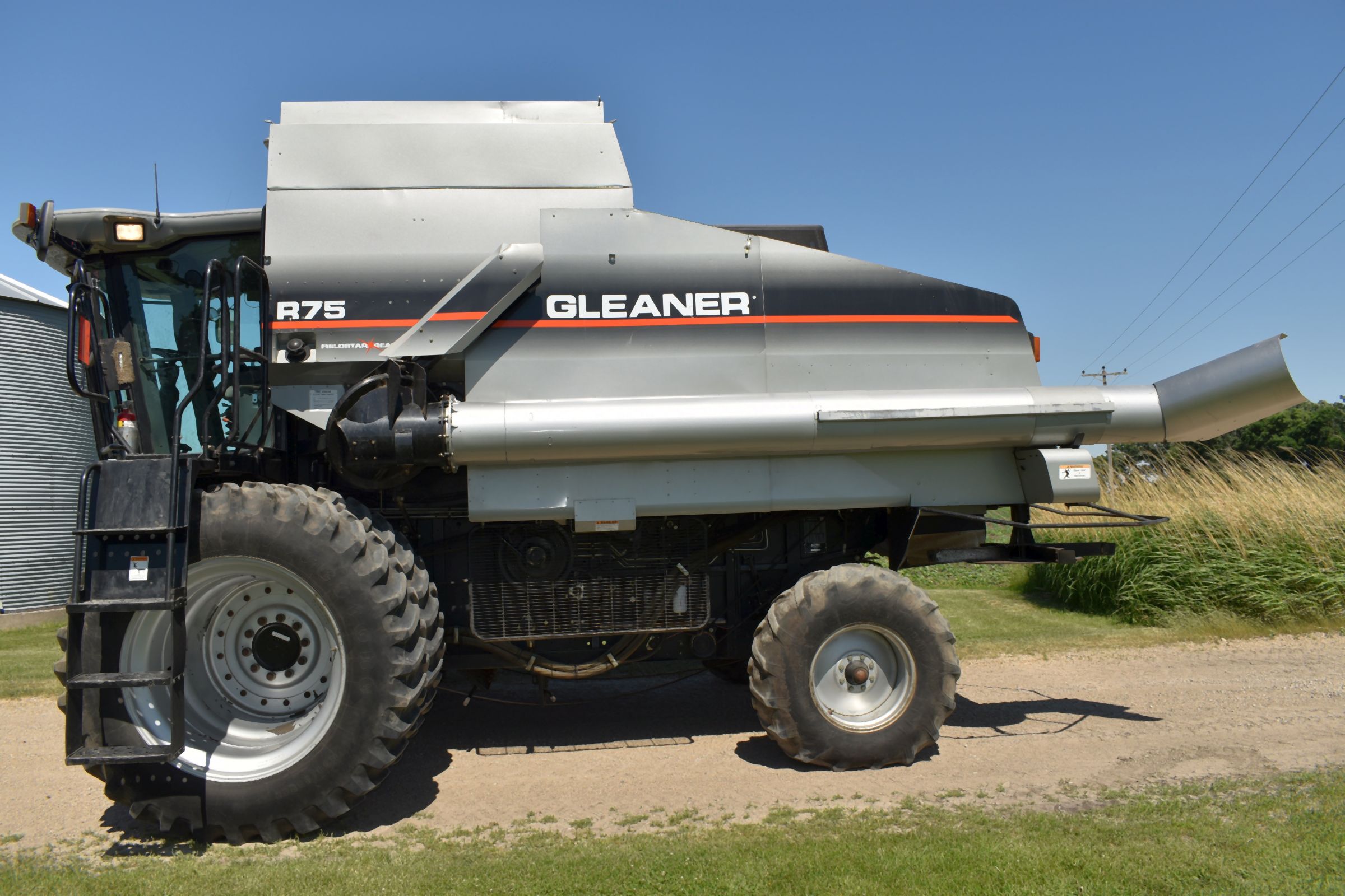 Gleaner R75