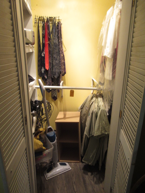 ALL CONTENTS IN CLOSET | Proxibid