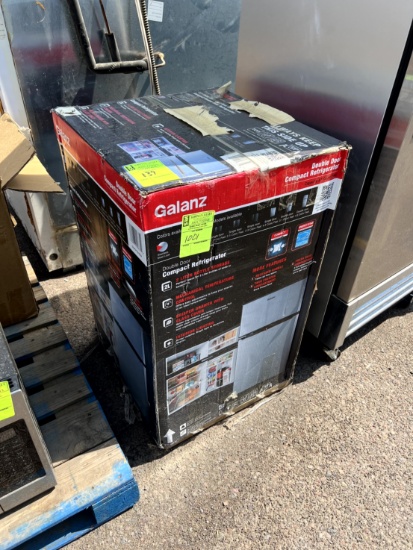 IN BOX Galanz Two Door Compact Fridge | Online Auctions | Proxibid