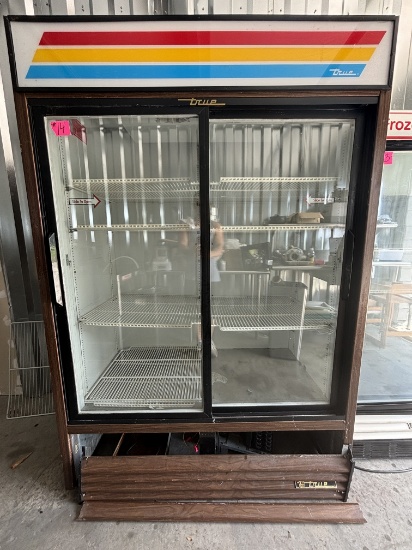 True 2 Door Merchandising Cooler Modle GDM-49 | Online Auctions | Proxibid