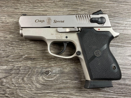 SMITH & WESSON CHIEF'S SPECIAL CS 40 STAINLESS SEMI-AUTO PISTOL, .40 S ...