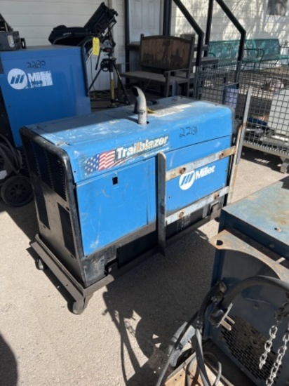 MILLER TRAILBLAZER 302 ENGINE DRIVE WELDER | Heavy Construction ...