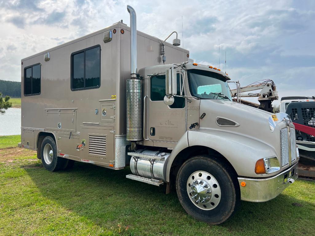 2006 KENWORTH MODEL T300 MOBILE UNIT/CAMPER (AT, | Proxibid