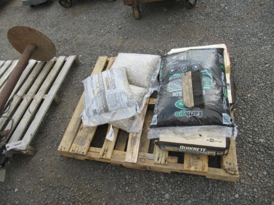 QUIKRETE 60LB SAND/TOPPING MIX BAG, (2) QUIKRETE 60LB CONCRETE MIX BAGS ...