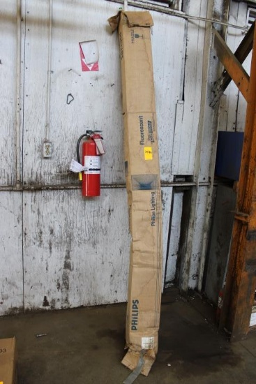 8' FLUORESCENT TUBE LIGHTS | Estate & Personal Property Lamps, Lighting ...