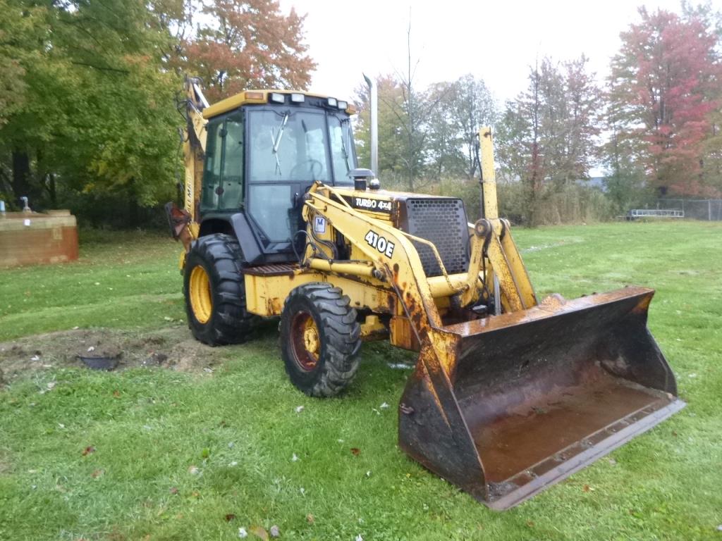 John Deere 410e Backhoe