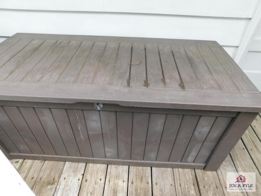 Keter outdoor storage chest | Barnebys
