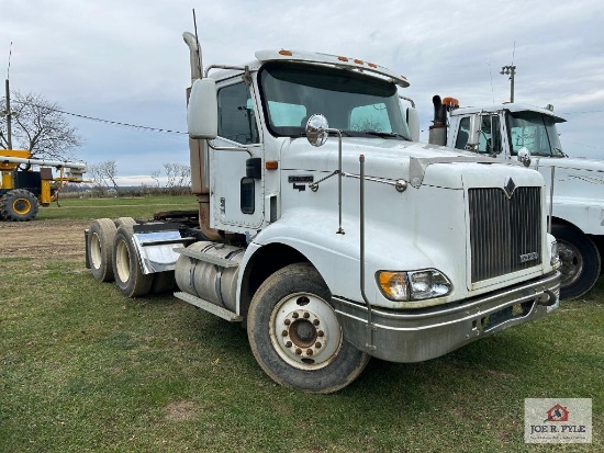 2000 International 9200i | Commercial Trucks Truck Tractors Day Cab ...