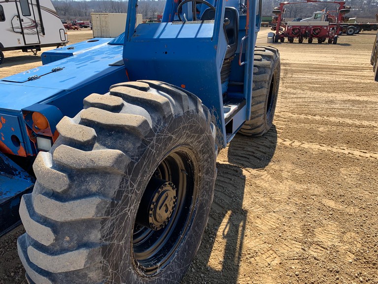 Trak International Forklift